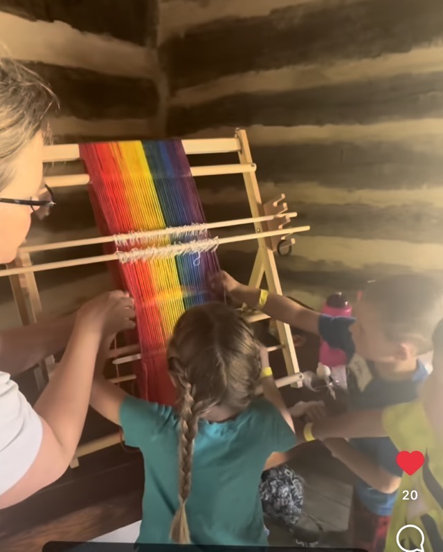 Weaving demonstration – Critters and Craft